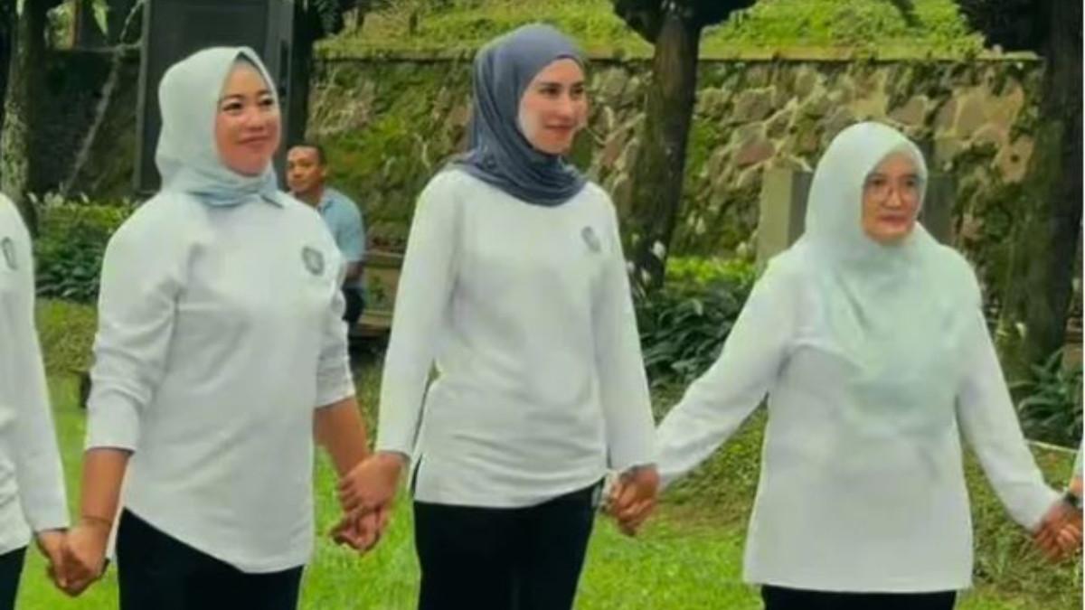 Jadi Istri Pejabat, Syahnaz Sadiqah Kini Gabung Circle Ibu-ibu PKK ...