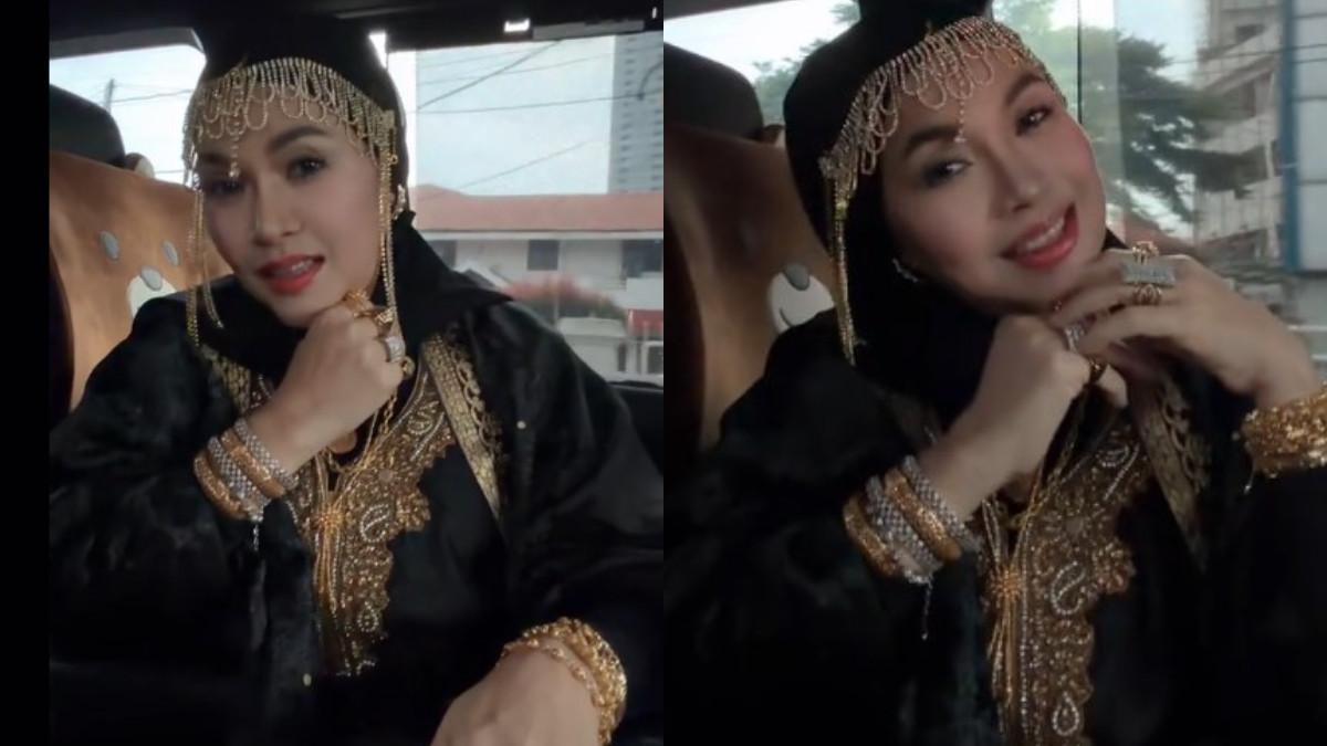 Viral Aksi Umi Kalsum Pamer Tangan dan Jari Penuh dengan Emas, Fans ...
