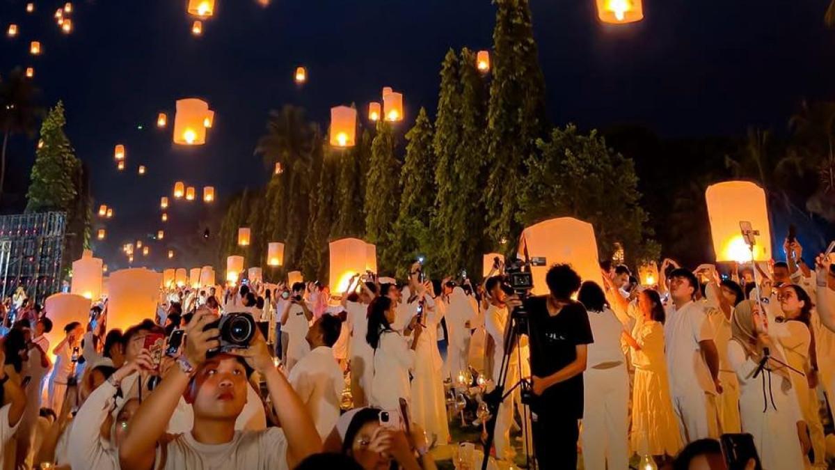Ribuan Lampion Hiasi Malam Waisak 2026 di Jawa Tengah, Cek Harga ...