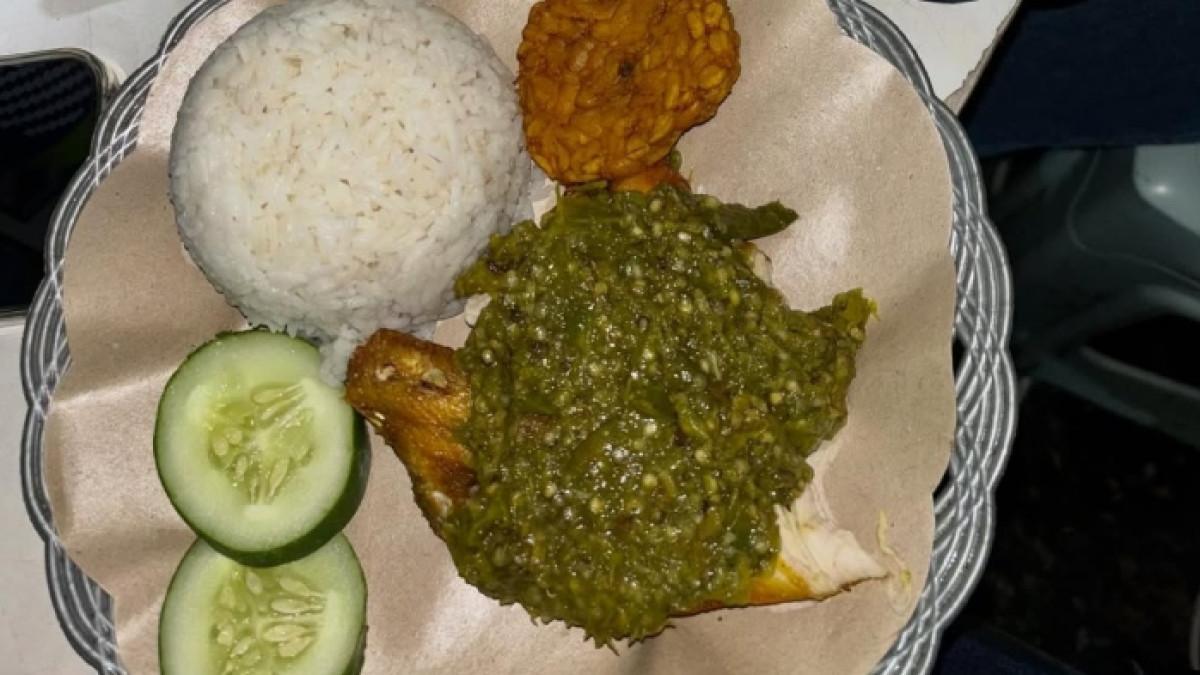 Makan Malam Makin Nikmat, Ini 5 Ayam Sambal Ijo Enak yang Wajib Dicoba ...