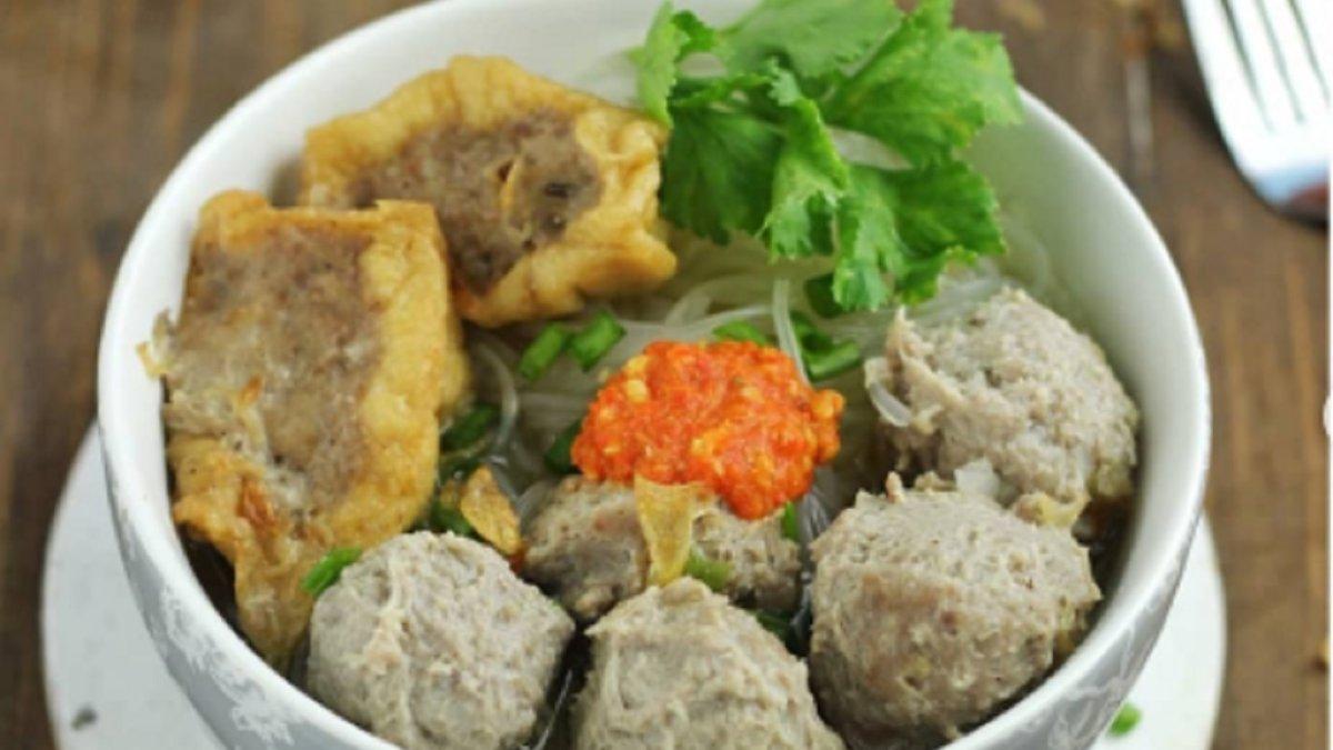 Pecinta Makanan Berkuah Wajib Merapat! Bakso Urat Lor Patung Kuda Punya ...