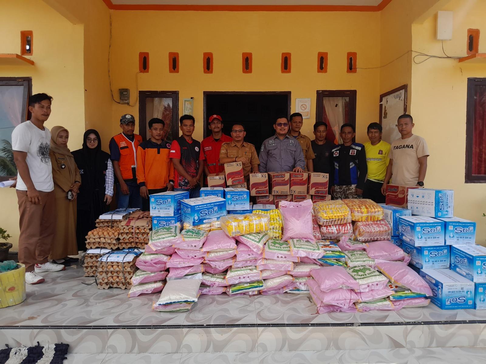 67 Paket Logistik Disalurkan ke Korban Angin Puting Beliung di Desa Kayu Calla Karossa - Tribun ...