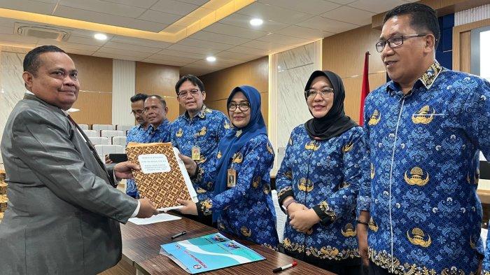 Prof Ruslin Jadi Pendaftar Pertama Calon Rektor UHO Kendari 2025–2029, Optimis Menang Pemilihan ...