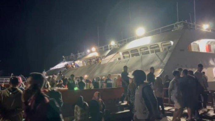 Pelabuhan Rakyat Wanci Wakatobi Dipadati Penumpang dari Kendari ...