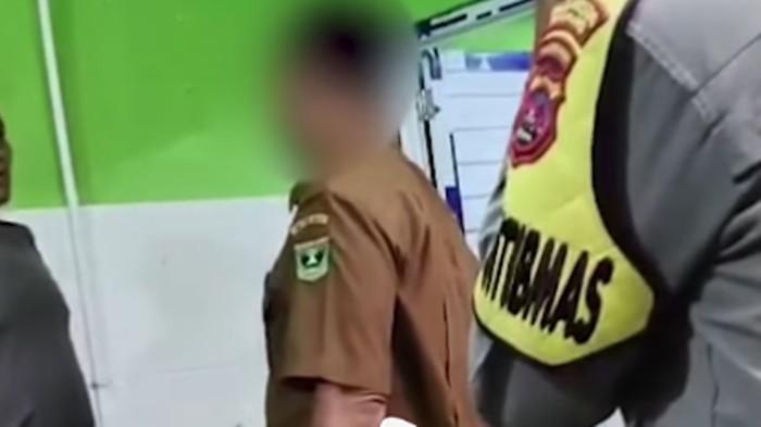 Sosok S Oknum Guru Pria di Padang Digerebek Bersama Pemuda di Toilet ...