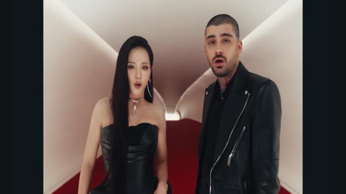 Lirik dan Terjemahan Lagu Eyes Closed - Jisoo BLACKPINK dan Zayn - Tribunsumsel.com