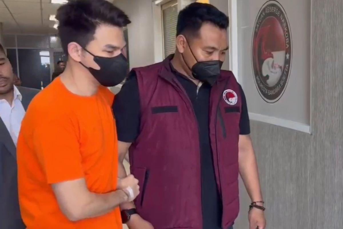Jonathan Frizzy Disidang Kasus Vape Etomidate, Klaim Tak Tahu Isi ...