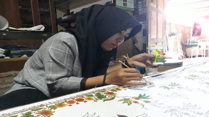 Jalankan Bisnis Batik Kujur, Gadis Asal Tanjung Enim Raih Omzet Rp 20 ...