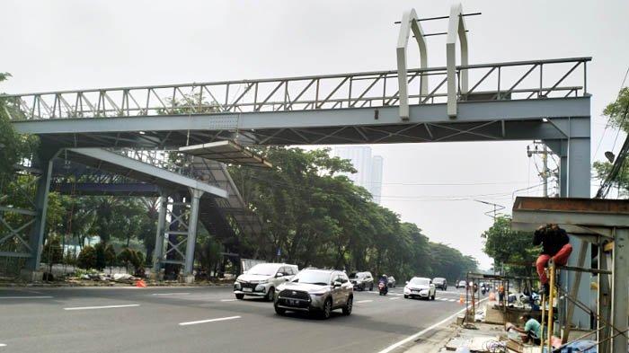 Akhirnya JPO Frontage Ahmad Yani Surabaya Tersambung, Setelah Bertahun-tahun Buntung - Surya.co.id