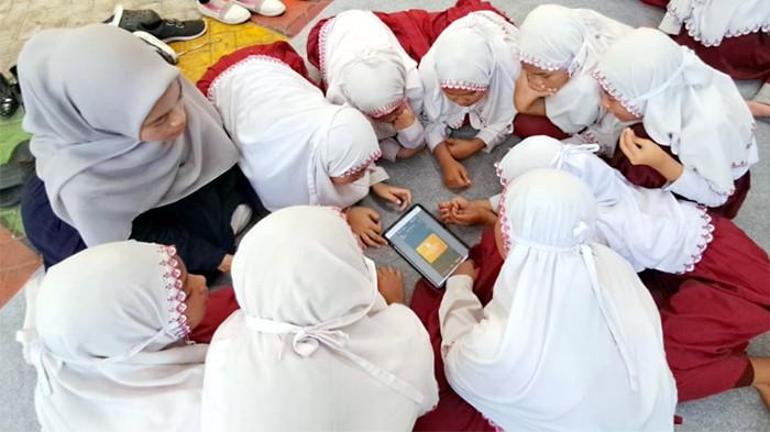 Siswa SD Muhammadiyah 7 Surabaya Lebih Antusias Memahami Materi Halal Pakai Aplikasi Halal Fun ...