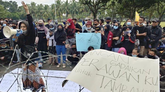 PMII Jember Gelar Demo Penolakan Tambang Pasir Besi dan Tambak Modern ...