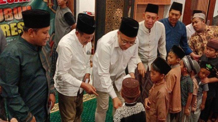 Bersama Wabup Alif, Komunitas Pejuang Subuh Gresik Santuni 100 Anak Yatim di Balongpanggang ...