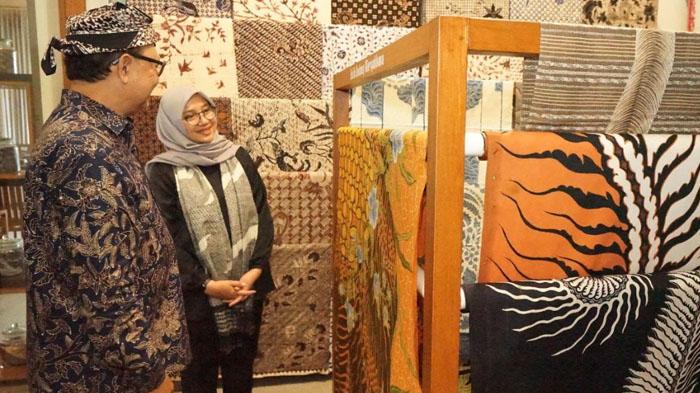 Lestarikan Warisan Budaya Nusantara, Pasar Batik Warnai Jazz Gunung ...
