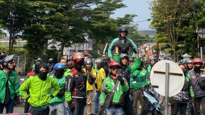 Info Demo Hari Ini 17 September 2025: Sopir Ojol Geruduk DPR RI dan Kemenhub, Ini 7 Tuntutannya ...