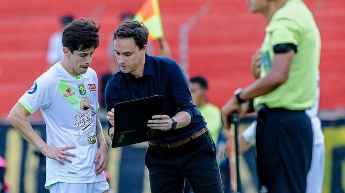 Imbang 0-0 dari Semen Padang, Paul Munster Pompa Semangat Tim Jelang ...