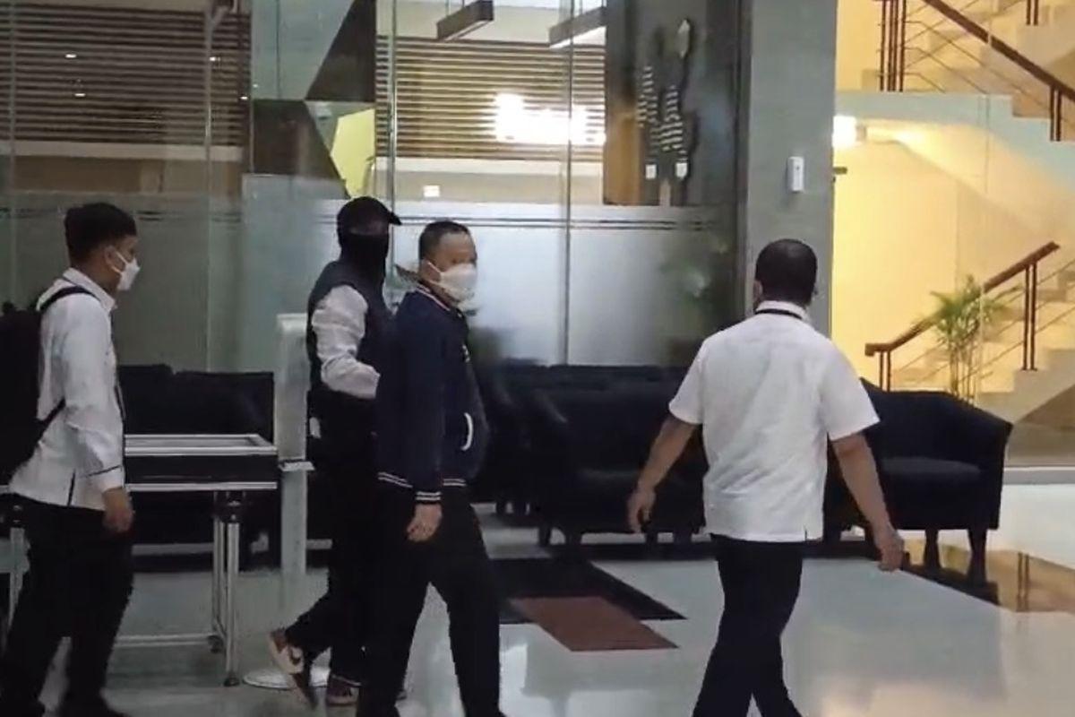 Siapa Menas Erwin? Dijemput Paksa KPK karena Dugaan Kasus Suap Eks ...