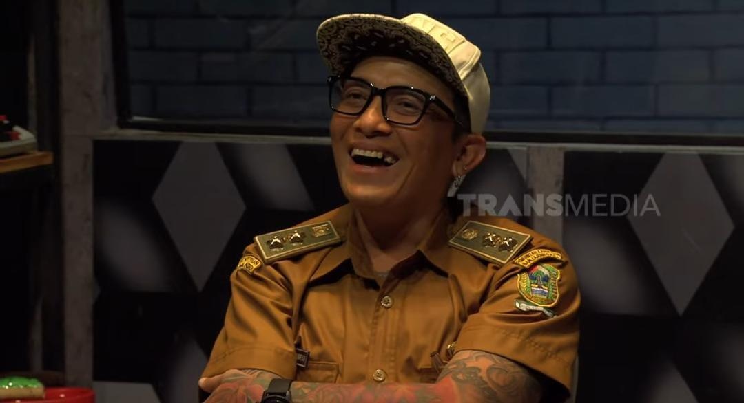 Sosok Hoho Alkaf, Kepala Desa yang Viral di TikTok karena Prestasi dan Badan Dipenuhi Tato ...