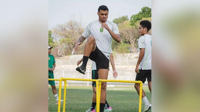 Meski Baru Bergabung dengan Persebaya, Yan Victor Tetap Diboyong Saat ...