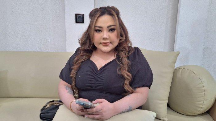 Resmi Menjanda, Lisa Mariana Kini Nempel Ke Tiktoker Dunia Mistis Andri Aan - Surya.co.id