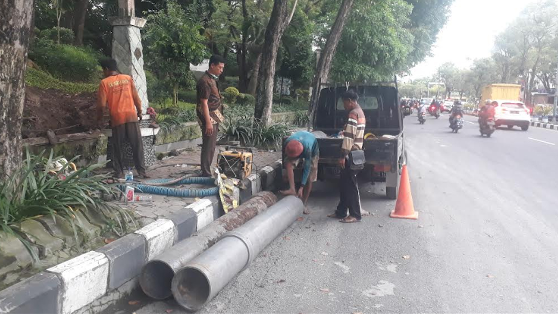 Pipa PDAM Pecah Akibat Tekanan Akar Pohon, PDAM Giri Tirta Gresik Jamin ...