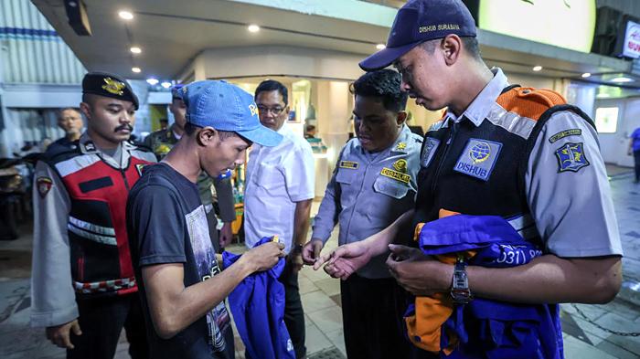 Belasan Jukir Liar di Jalan Tunjungan Surabaya Kena Garuk Operasi ...