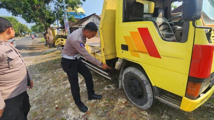 Kabur Setelah Tabrak Pemotor Sampai Tewas, Sopir Truk di Lamongan Menyerah di Tangan Warga ...