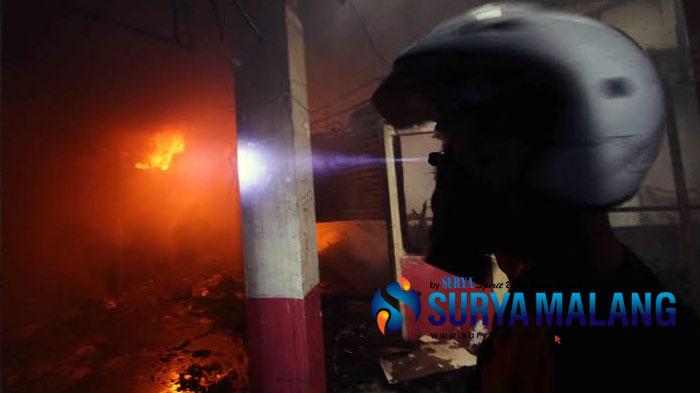 Ternyata ini yang Bikin Proses Pemadaman Api di Pasar Besar Cukup Lama ...