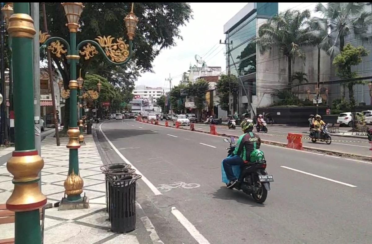Median Jalan Basra Kayutangan Dibongkar Jelang Rencana Uji Coba Searah ...