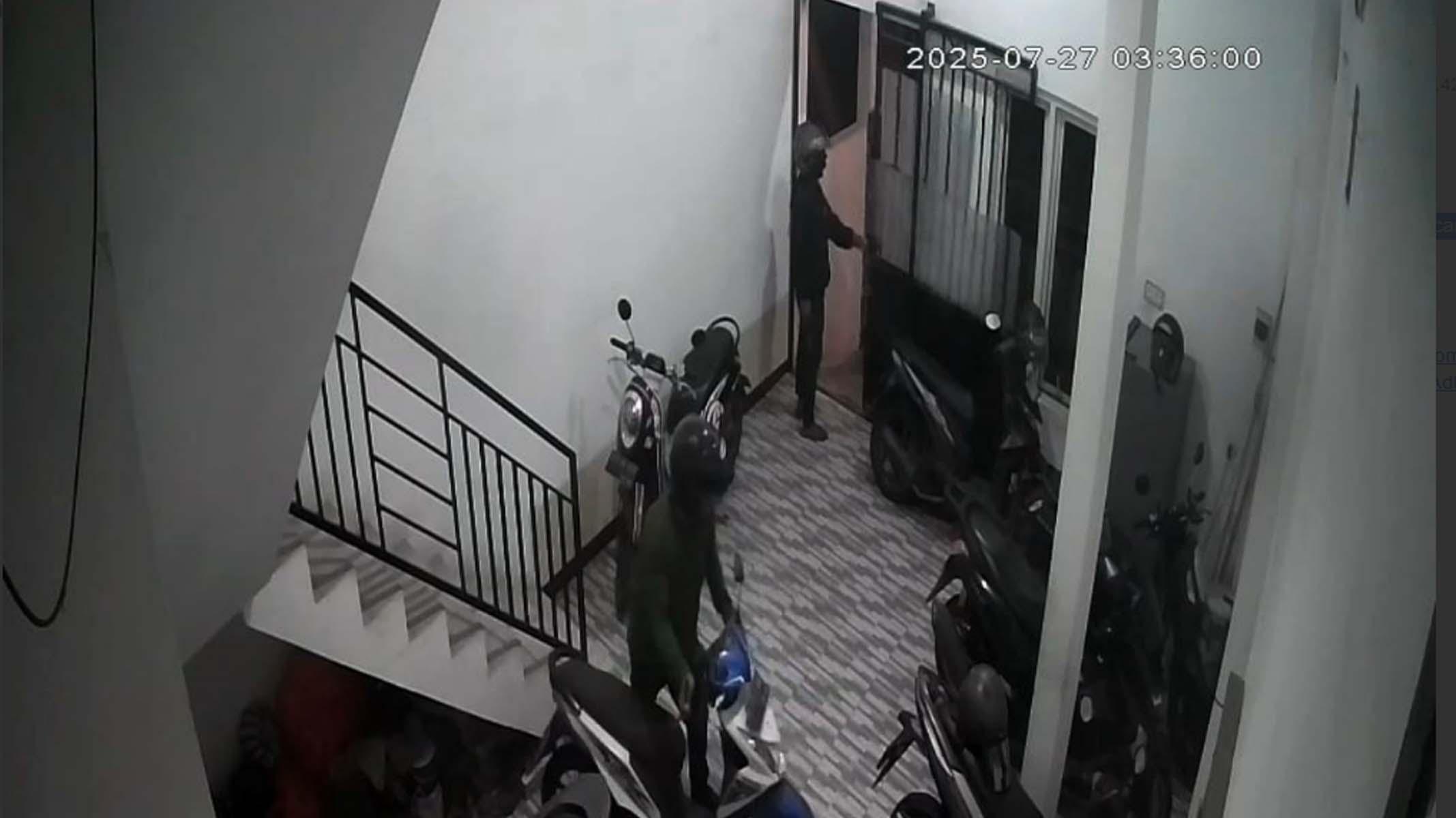 Motor Warga Malang Raib Digondol Komplotan Pencuri, 4 Pelaku Terekam CCT - Suryamalang.com