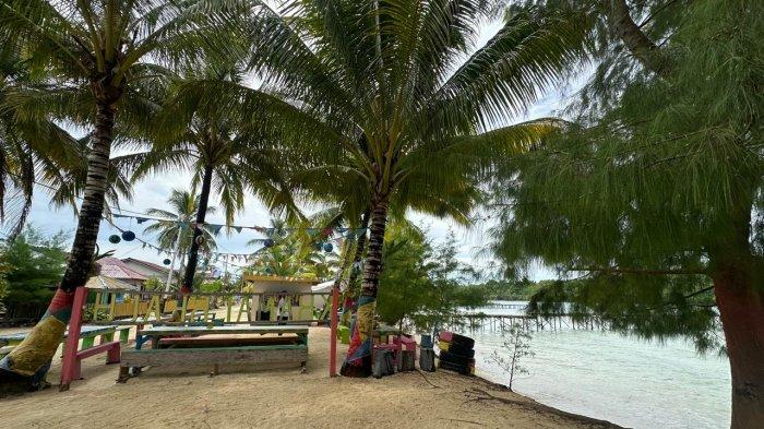Pantai Kramat Jadi Pilihan Warga Pulau Taliabu untuk Rekreasi Akhir ...