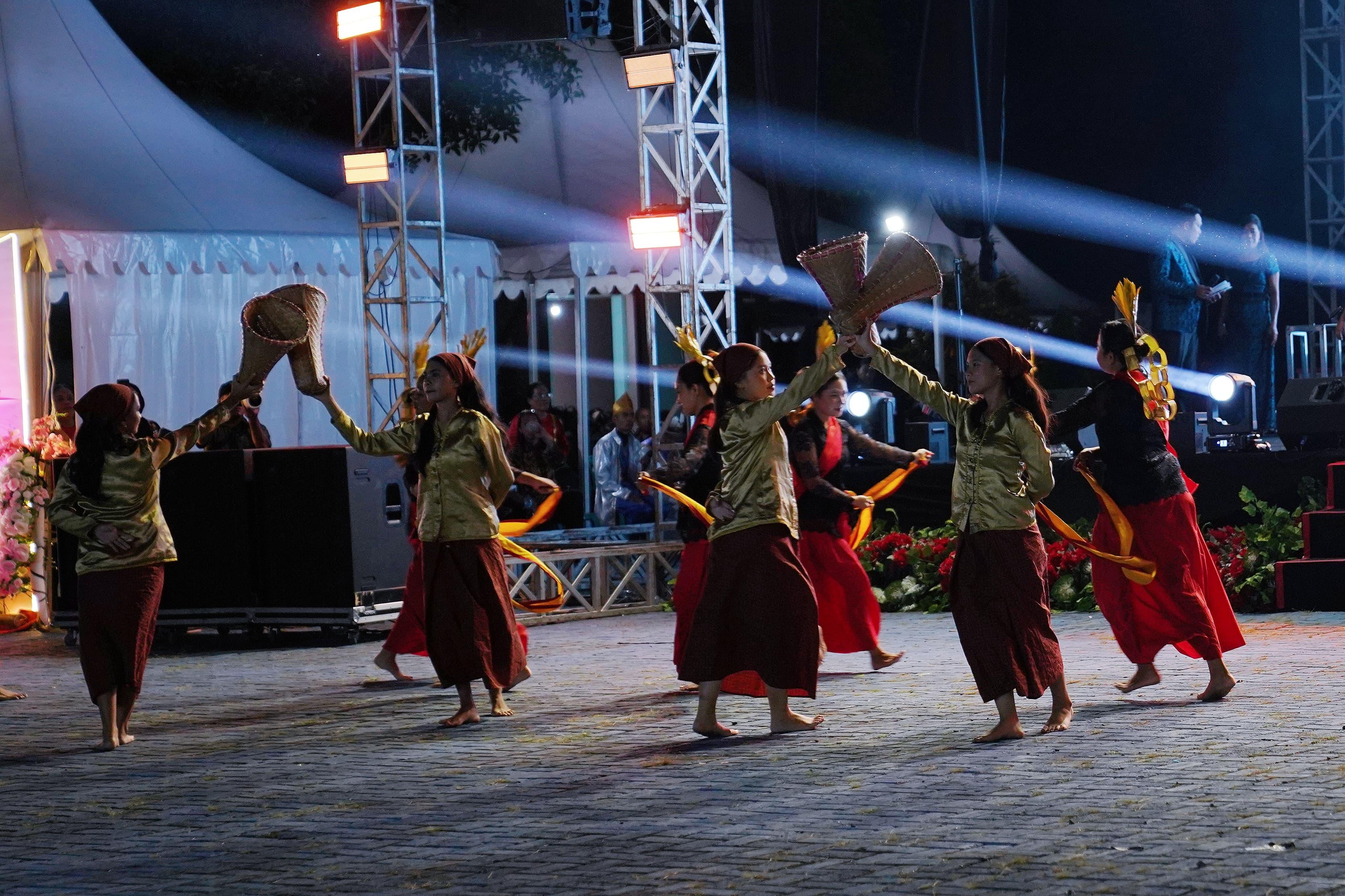 Sanggar Dabiloha Tampilkan Tarian Saloi di Pesparawi 2025, Gubernur ...