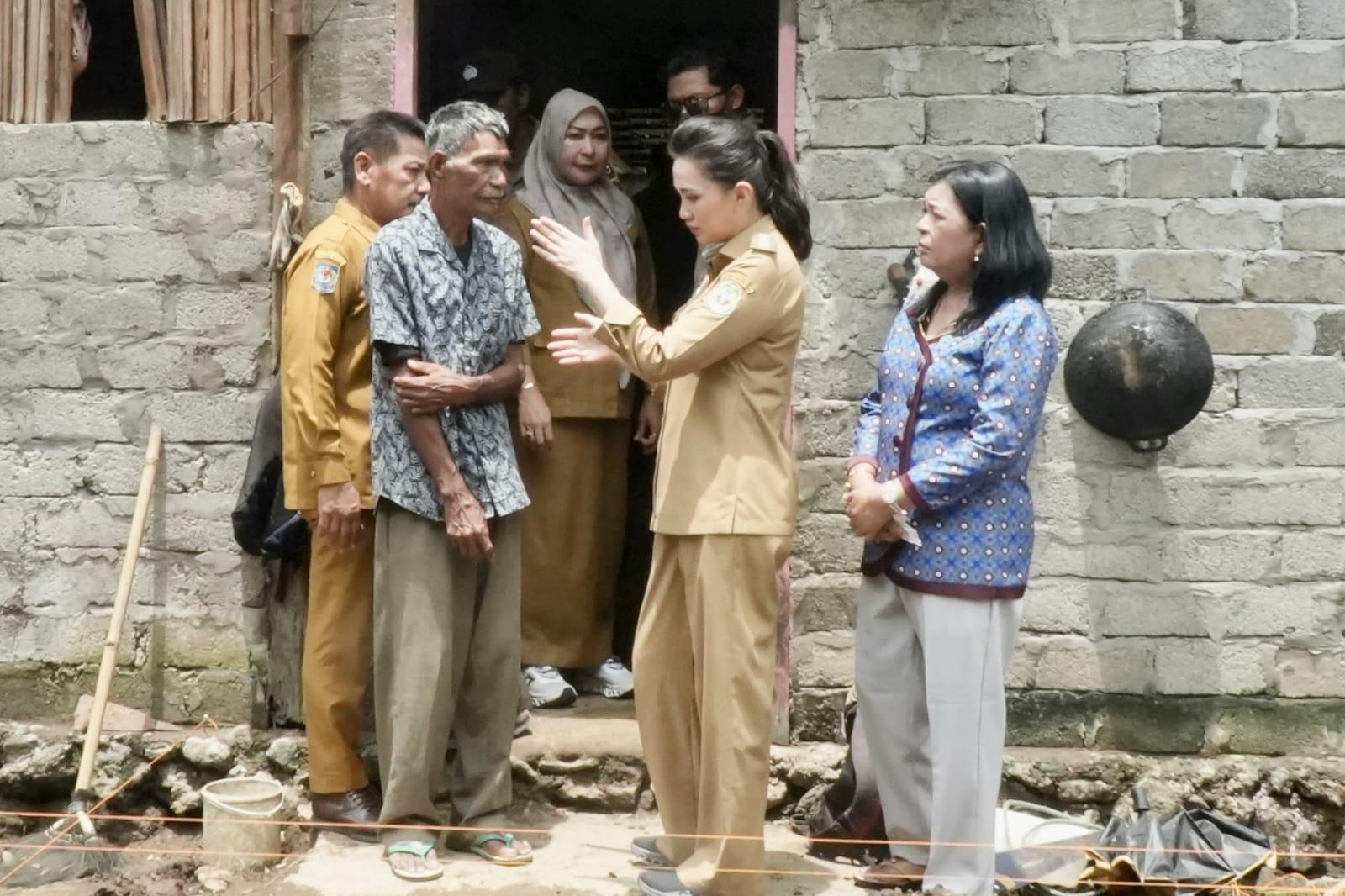 Harapan Baru di Desa Tedeng: Yafet dan Tiga Keluarga Lainnya Terima Bantuan RLH dari Pemprov ...