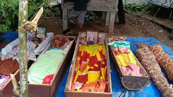 Turis Mancanegara Saksikan Prosesi Adat Ma'Nene di Sereale Toraja Utara ...