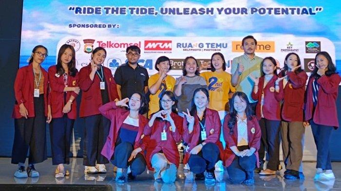 Mahasiswa UKI Toraja Raih 5 Penghargaan dari CHAMPLISH 2025 - Tribuntoraja.com