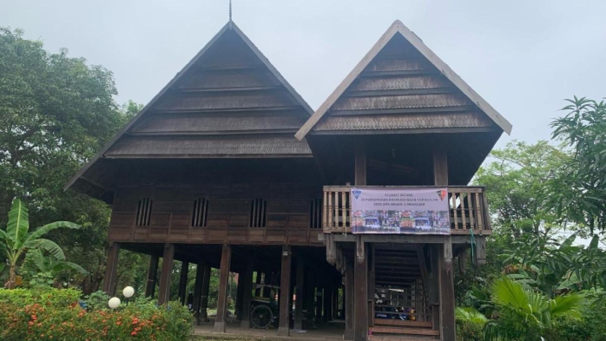 Daya Tarik, Keunikan & Sejarah Benteng Somba Opu di Gowa, Sulawesi ...