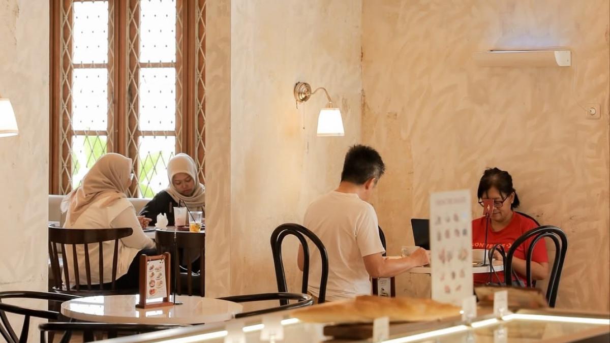 7 Kafe di Solo yang Ada Photobox, Cocok Buat Nongkrong & Foto Estetik ...