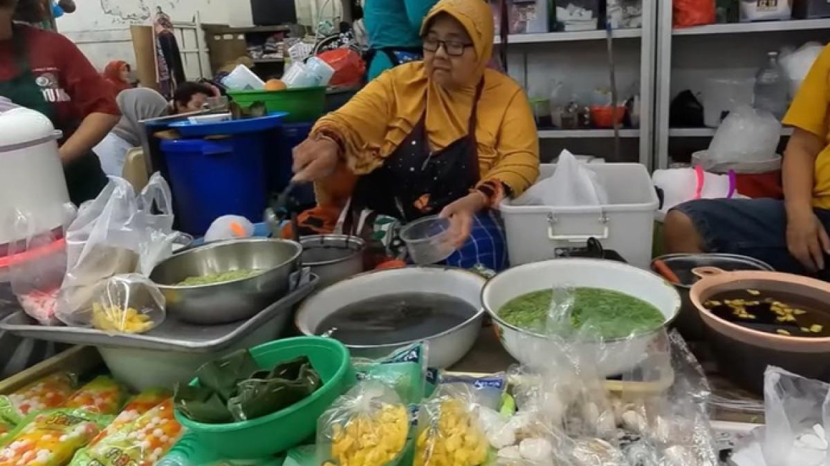 Itinerary Kulineran Es Gempol Pleret Hj. Sipon yang Legendaris di Solo ...