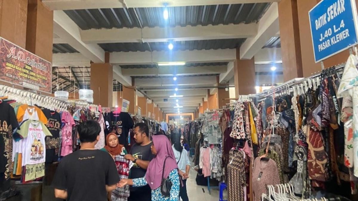 Panduan Liburan ke Pasar Klewer Solo: Belanja Batik, Kuliner ...