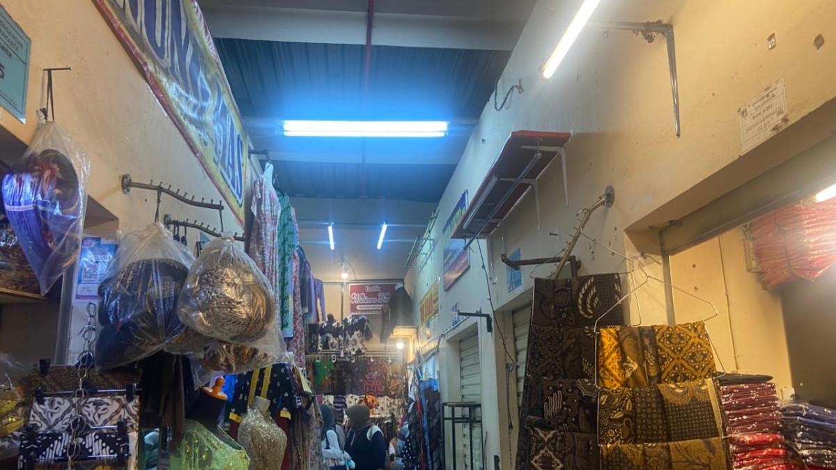 Panduan Liburan ke Pasar Klewer Solo: Belanja Batik, Kuliner ...