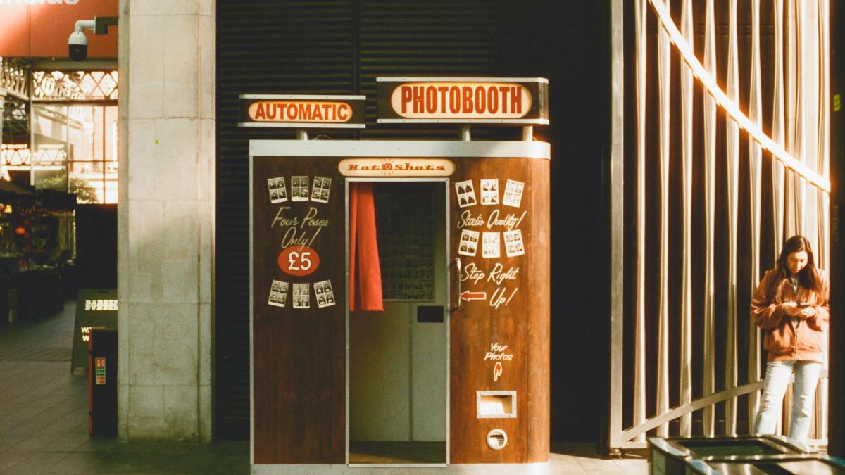 7 Kafe di Solo yang Ada Photobox, Cocok Buat Nongkrong & Foto Estetik ...