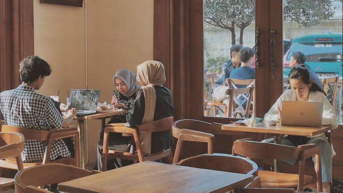 5 Tempat Makan Siang Enak Dekat Monas Jakarta, Favorit Pekerja Kantoran ...