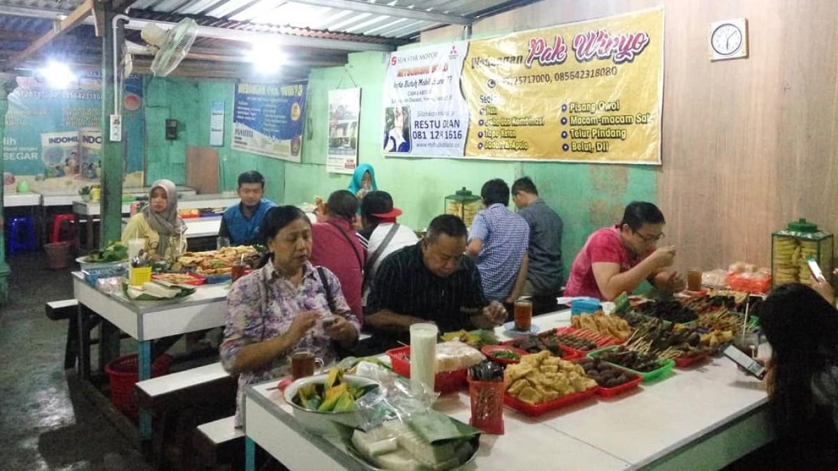 5 Angkringan di Solo Buat Makan Malam Enak Sepulang Kerja, Suasana Jadul - Tribun Travel