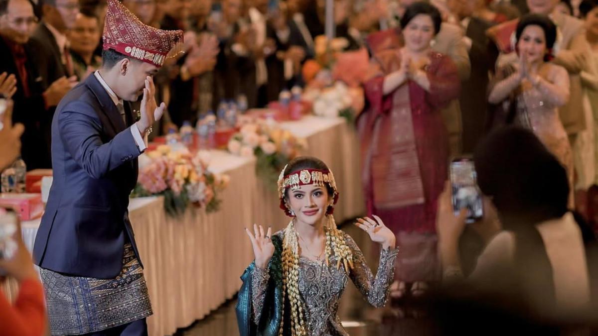 Resepsi Mewah Abenk dan Lily Kenzie Viral, Identitas Orang Tua Disorot ...