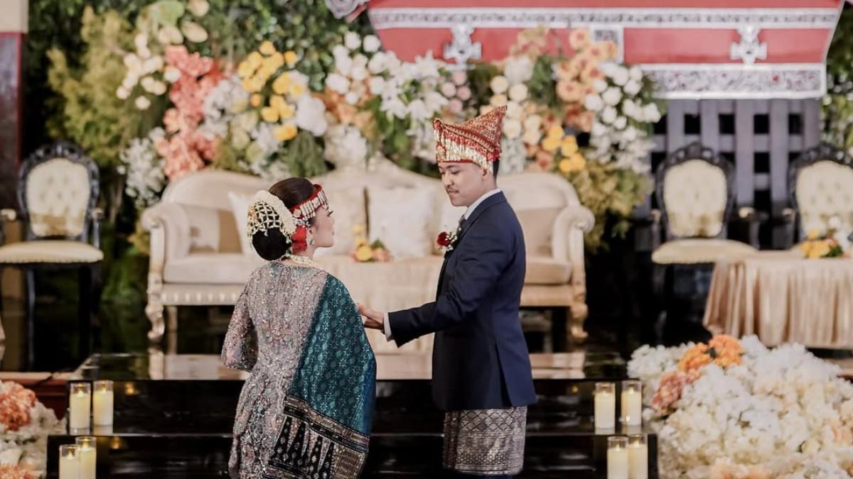 Resepsi Mewah Abenk dan Lily Kenzie Viral, Identitas Orang Tua Disorot: Bukan Keluarga ...