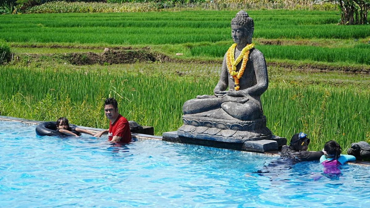 Dari Kolam hingga Kamar Resort, Candramaya Klaten Kebanjiran Tamu ...