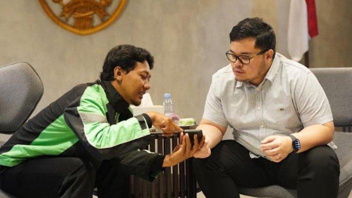 SOSOK Anggit Driver Ojol Kediri, Kembalikan Dompet Isi Rp 5 Juta, Kini ...