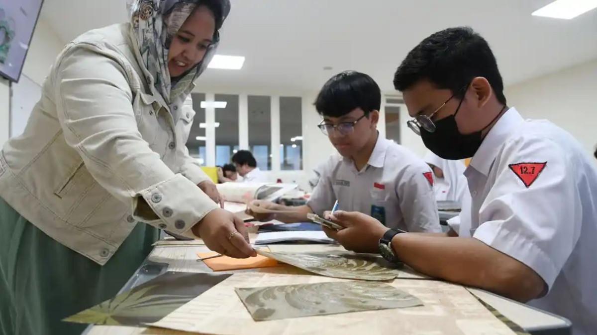 Kunci Jawaban Bahasa Indonesia Kelas 11 Halaman 133: Menjelaskan ...