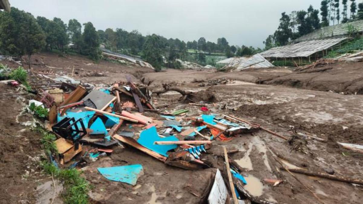 Permukiman Rata dengan Tanah di Lokasi Longsor Cisarua KBB, 1 Jenazah ...