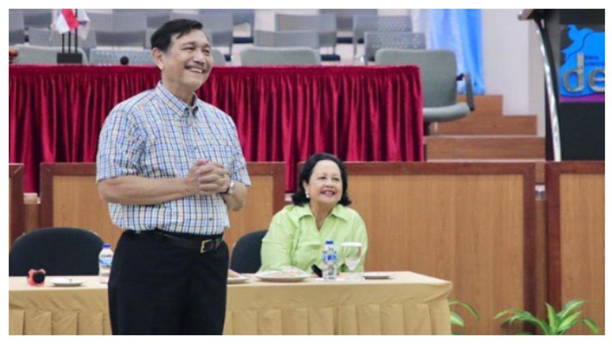 Foto Mesra Jenderal TNI Purn Luhut Pandjaitan Rayakan Ultah Istri ke-75 ...