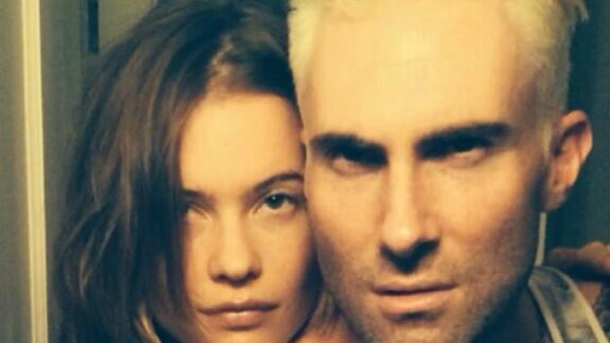 Adam Levine Maroon 5 Merasa Terpuji Disebut Rambutnya Menyeramkan ...
